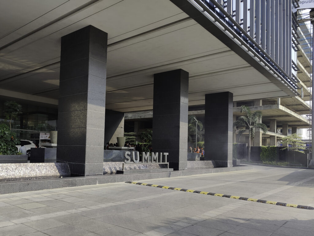 Summit - AD WORLD SIGNAGES